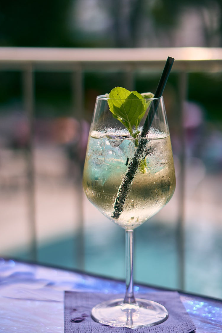 Hugo Spritz with Wild Foraged Elderflower – Farmers Jam